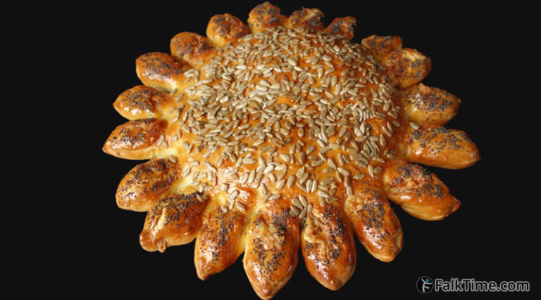 Sunflower pie with chicken, cheese & mushrooms, recipe | FalkTime